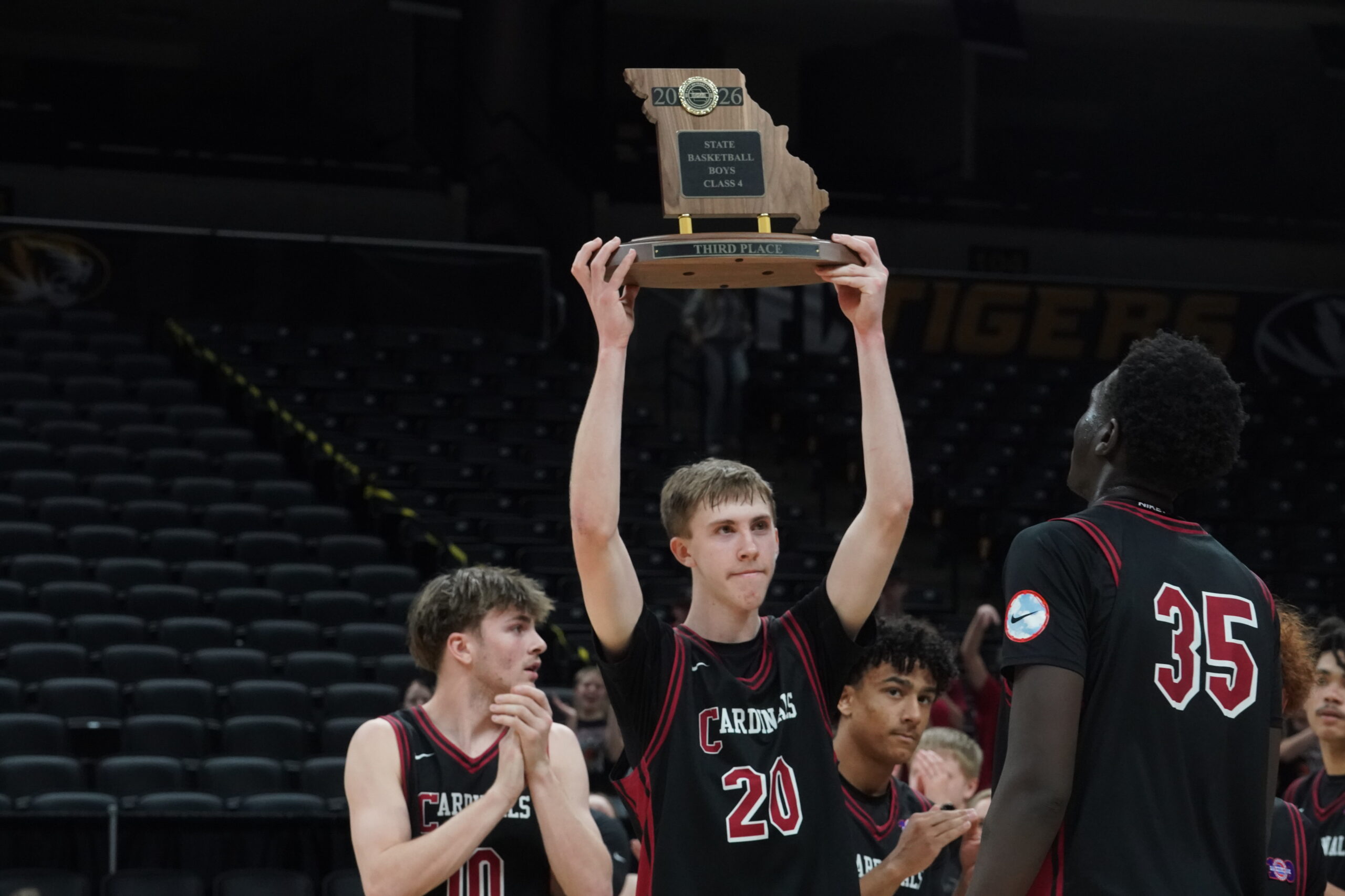 Goodwin's 40 points lifts Benton over Vashon in Class 4 3rd place ...